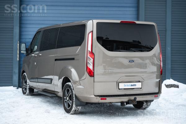 Brown Ford Tourneo 2020 in Riga, with an engine capacity of 2.00 L and mileage of 87 thousand km for 25990 €, photo 4 on AUTOMOTO.COM.LV