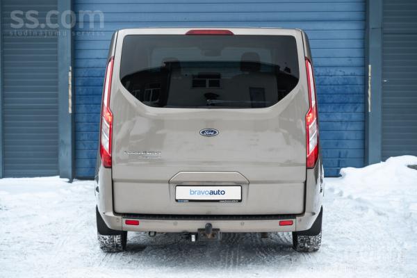 Brown Ford Tourneo 2020 in Riga, with an engine capacity of 2.00 L and mileage of 87 thousand km for 25990 €, photo 5 on AUTOMOTO.COM.LV