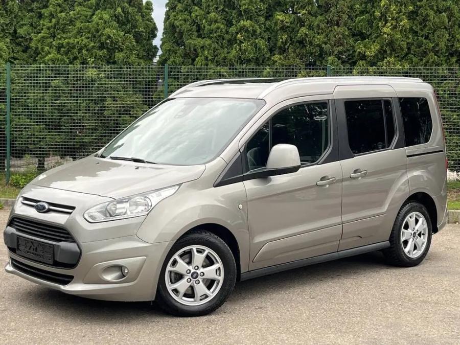 Brown Ford Tourneo 2018 in Jelgava, with an engine capacity of 1.50 L and mileage of 191 thousand km for 9590 €, photo 1 on AUTOMOTO.COM.LV