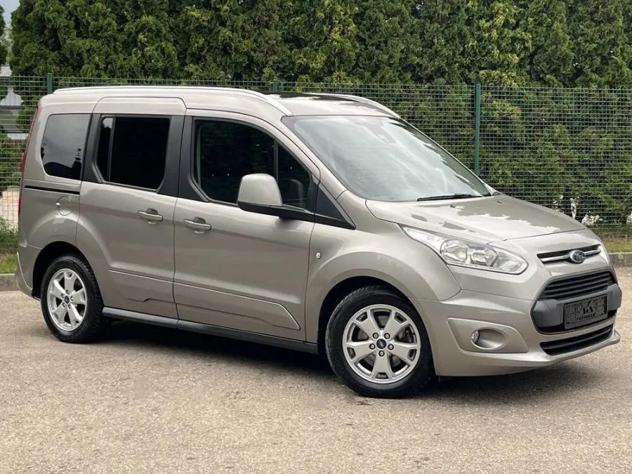 Brown Ford Tourneo 2018 in Jelgava, with an engine capacity of 1.50 L and mileage of 191 thousand km for 9590 €, photo 4 on AUTOMOTO.COM.LV