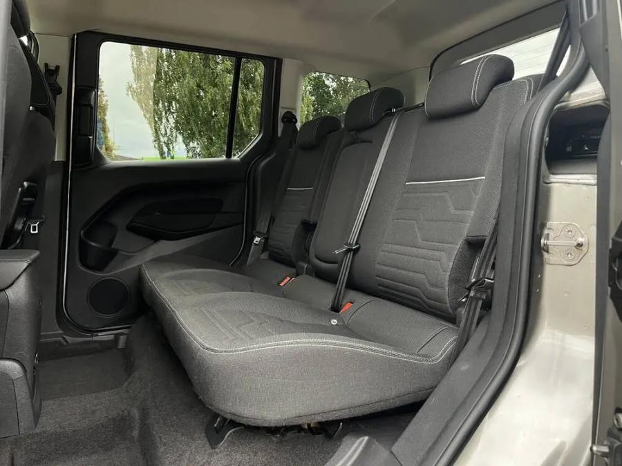 Brown Ford Tourneo 2018 in Jelgava, with an engine capacity of 1.50 L and mileage of 191 thousand km for 9590 €, photo 12 on AUTOMOTO.COM.LV