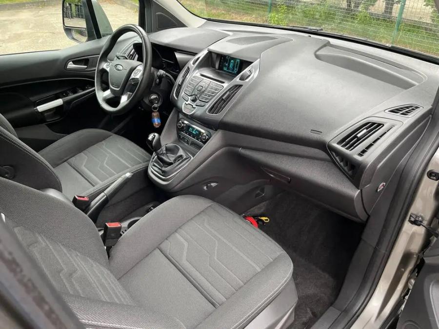 Brown Ford Tourneo 2018 in Jelgava, with an engine capacity of 1.50 L and mileage of 191 thousand km for 9590 €, photo 16 on AUTOMOTO.COM.LV