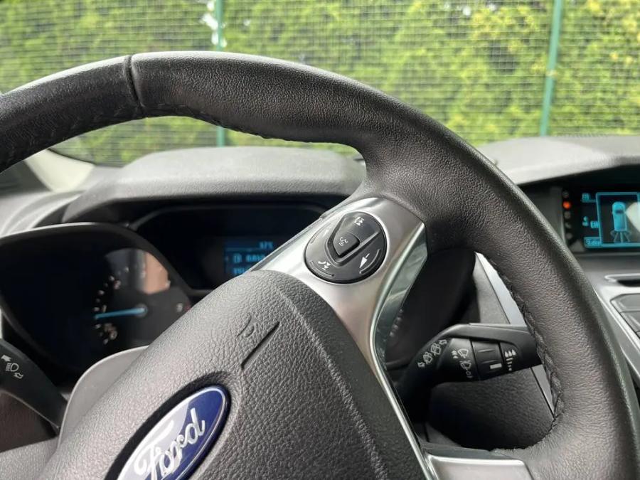Brown Ford Tourneo 2018 in Jelgava, with an engine capacity of 1.50 L and mileage of 191 thousand km for 9590 €, photo 19 on AUTOMOTO.COM.LV