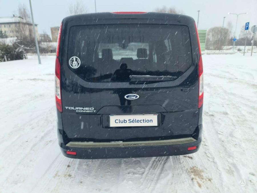 Black Ford tourneo-connect 2015 in Taurage, with an engine capacity of 1.56 L and mileage of 219 thousand km for 6600 €, photo 3 on AUTOMOTO.COM.LV