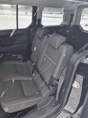 Black Ford tourneo-connect 2015 in Taurage, with an engine capacity of 1.56 L and mileage of 219 thousand km for 6600 €, photo 7 on AUTOMOTO.COM.LV