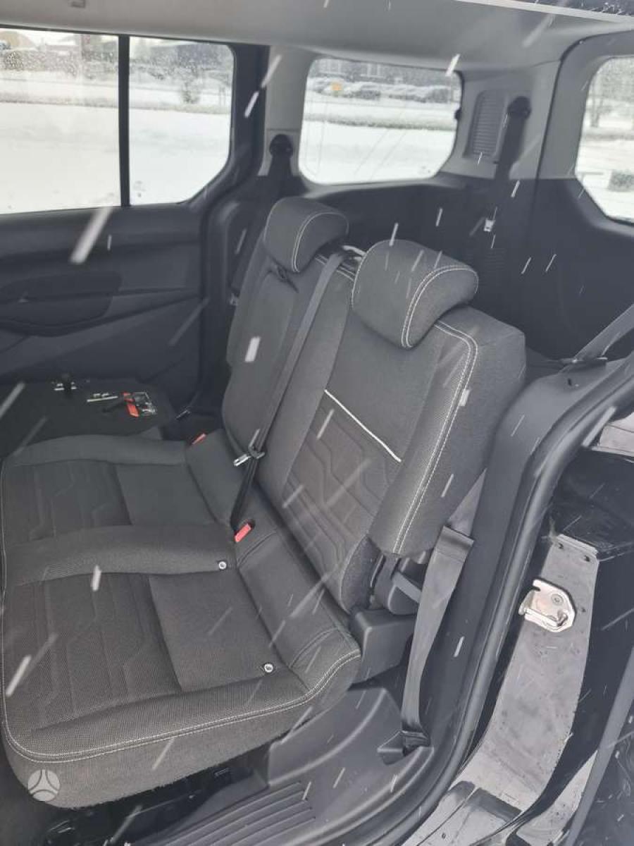 Black Ford tourneo-connect 2015 in Taurage, with an engine capacity of 1.56 L and mileage of 219 thousand km for 6600 €, photo 7 on AUTOMOTO.COM.LV