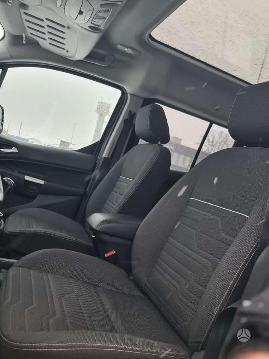 Black Ford tourneo-connect 2015 in Taurage, with an engine capacity of 1.56 L and mileage of 219 thousand km for 6600 €, photo 12 on AUTOMOTO.COM.LV