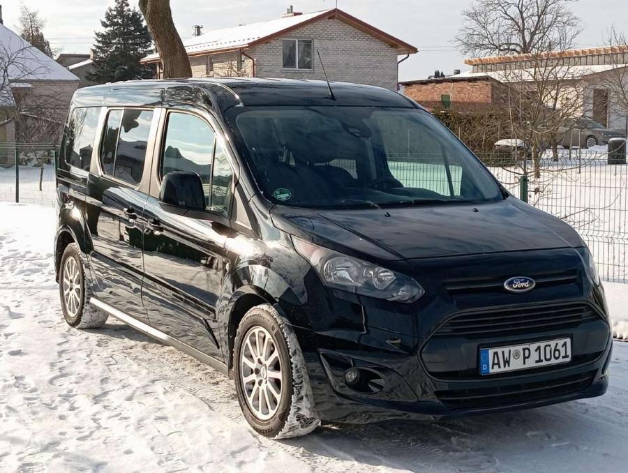 Black Ford tourneo-connect 2016 in Marijampole, with an engine capacity of 1.50 L and mileage of 186 thousand km for 8200 €, photo 7 on AUTOMOTO.COM.LV