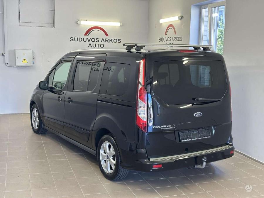 Black Ford tourneo-connect 2016 in Marijampole, with an engine capacity of 1.50 L and mileage of 214 thousand km for 8750 €, photo 11 on AUTOMOTO.COM.LV