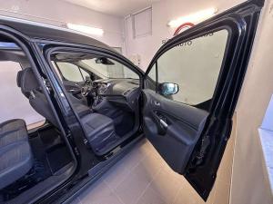 Black Ford tourneo-connect 2016 in Marijampole, with an engine capacity of 1.50 L and mileage of 214 thousand km for 8750 €, photo 13 on AUTOMOTO.COM.LV