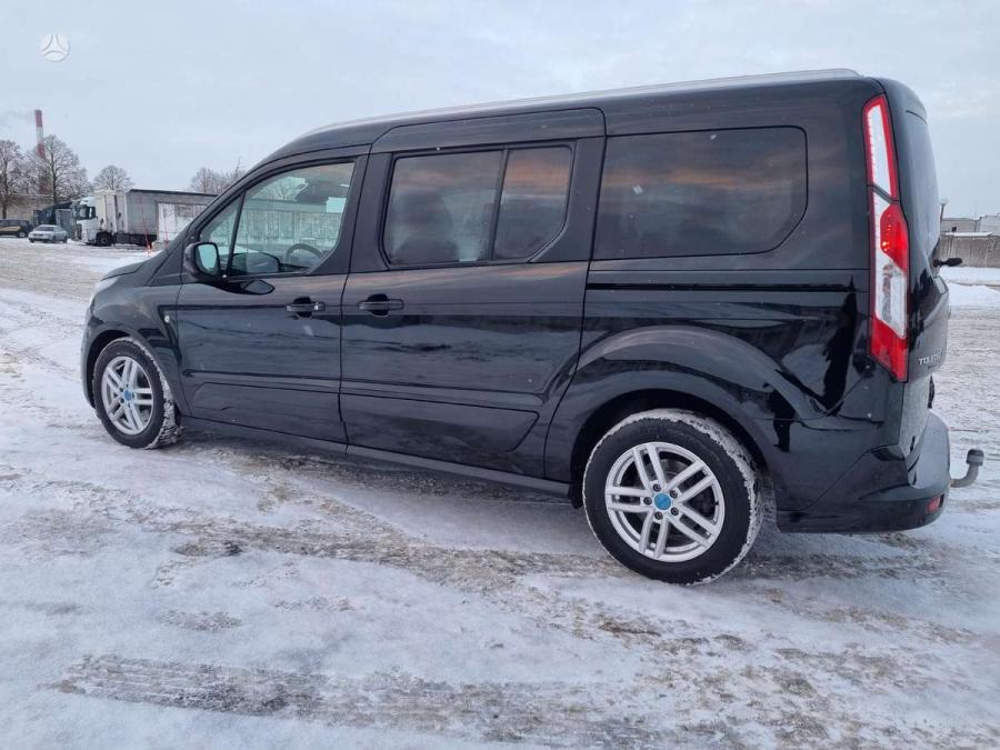 Black Ford tourneo-connect 2019 in Siauliai, with an engine capacity of 1.50 L and mileage of 154 thousand km for 12900 €, photo 7 on AUTOMOTO.COM.LV
