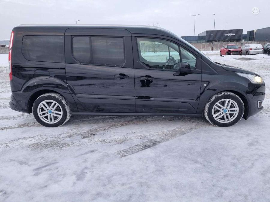 Black Ford tourneo-connect 2019 in Siauliai, with an engine capacity of 1.50 L and mileage of 154 thousand km for 12900 €, photo 13 on AUTOMOTO.COM.LV