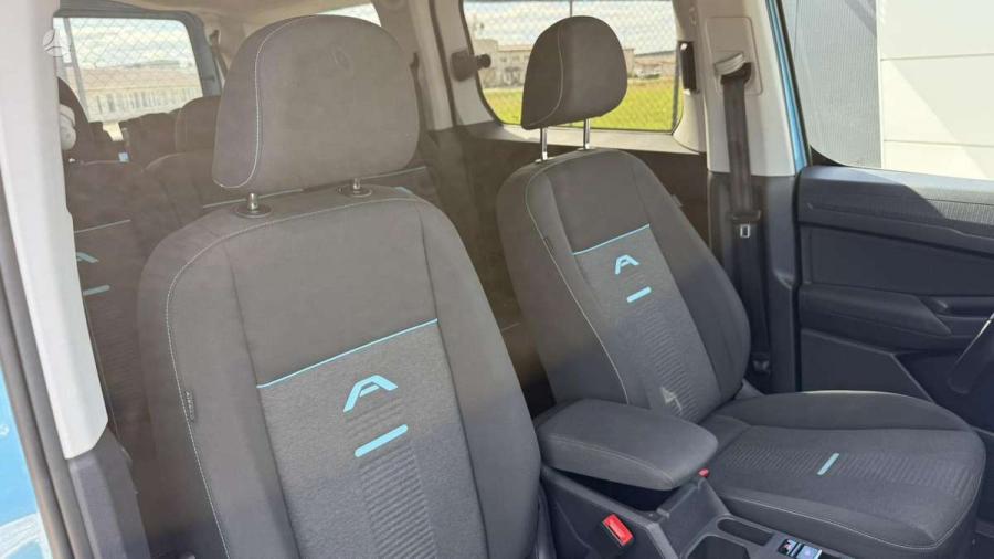 Blue Ford tourneo-connect 2022 in Vilnius, with an engine capacity of 1.97 L and mileage of 256 thousand km for 15600 €, photo 10 on AUTOMOTO.COM.LV