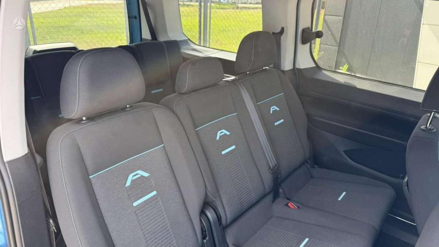 Blue Ford tourneo-connect 2022 in Vilnius, with an engine capacity of 1.97 L and mileage of 256 thousand km for 15600 €, photo 12 on AUTOMOTO.COM.LV