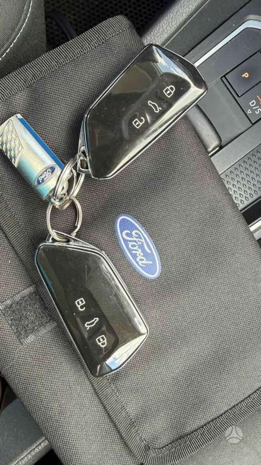 Blue Ford tourneo-connect 2022 in Vilnius, with an engine capacity of 1.97 L and mileage of 256 thousand km for 15600 €, photo 26 on AUTOMOTO.COM.LV