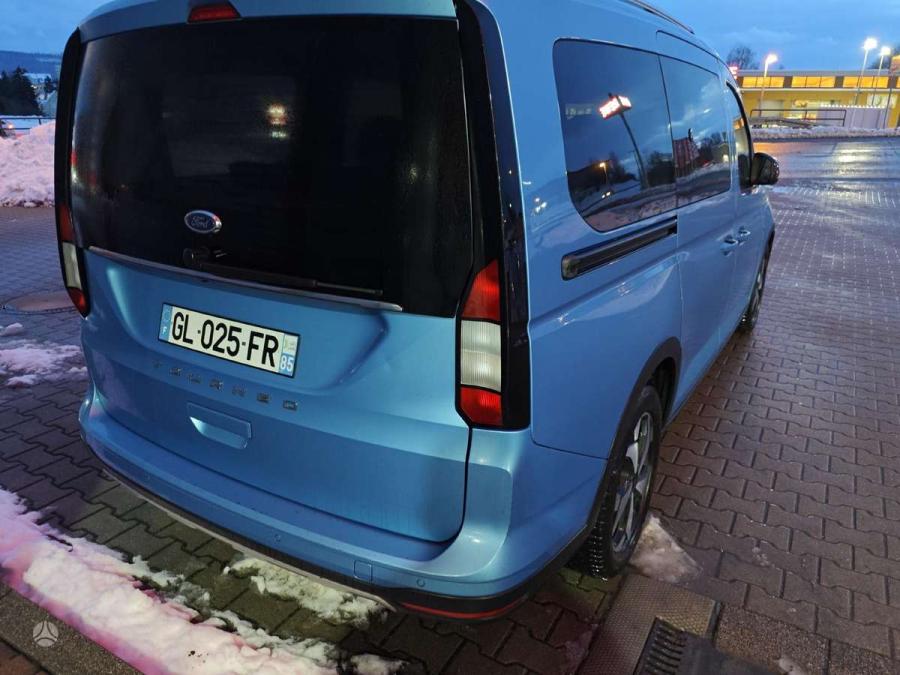 Blue Ford tourneo-connect 2023 in Kaunas, with an engine capacity of 1.97 L and mileage of 245 thousand km for 15900 €, photo 2 on AUTOMOTO.COM.LV