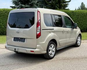Brown Ford tourneo-connect 2016 in Ukmerge, with an engine capacity of 1.50 L and mileage of 285 thousand km for 6500 €, photo 5 on AUTOMOTO.COM.LV