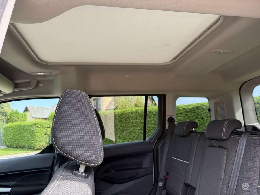Brown Ford tourneo-connect 2016 in Ukmerge, with an engine capacity of 1.50 L and mileage of 285 thousand km for 6500 €, photo 15 on AUTOMOTO.COM.LV