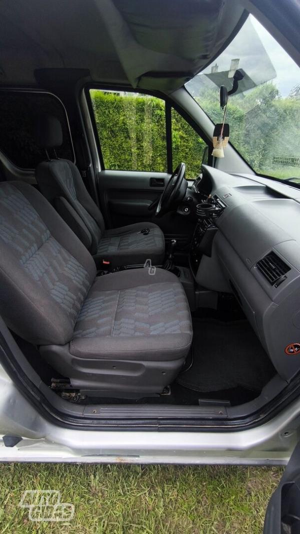 Grey Ford tourneo-connect 2005 in Kaunas, with an engine capacity of 1.80 L and mileage of 239 thousand km for 1050 €, photo 10 on AUTOMOTO.COM.LV