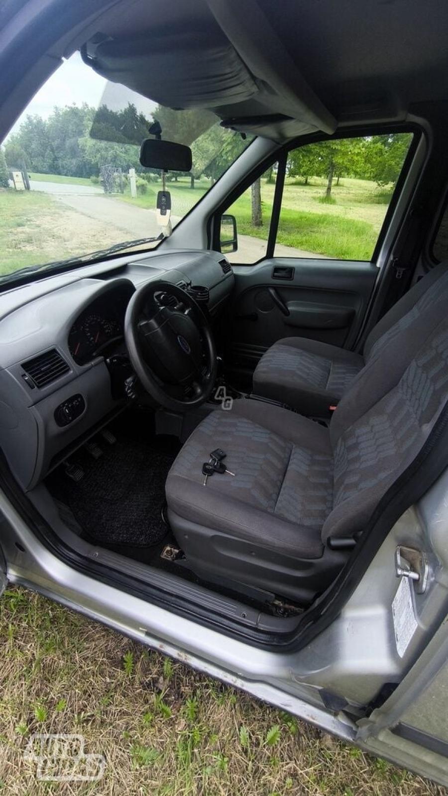 Grey Ford tourneo-connect 2005 in Kaunas, with an engine capacity of 1.80 L and mileage of 239 thousand km for 1050 €, photo 10 on AUTOMOTO.COM.LV