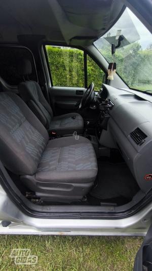 Grey Ford tourneo-connect 2005 in Kaunas, with an engine capacity of 1.80 L and mileage of 239 thousand km for 1050 €, photo 11 on AUTOMOTO.COM.LV