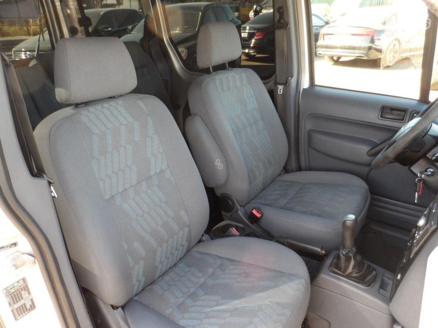 Pelēks Ford tourneo-connect 2008 Klaipėda, ar dzinēja tilpumu 1.70 L un nobraukumu 240 tūkst. km par 2990 €, foto 14 vietnē AUTOMOTO.COM.LV
