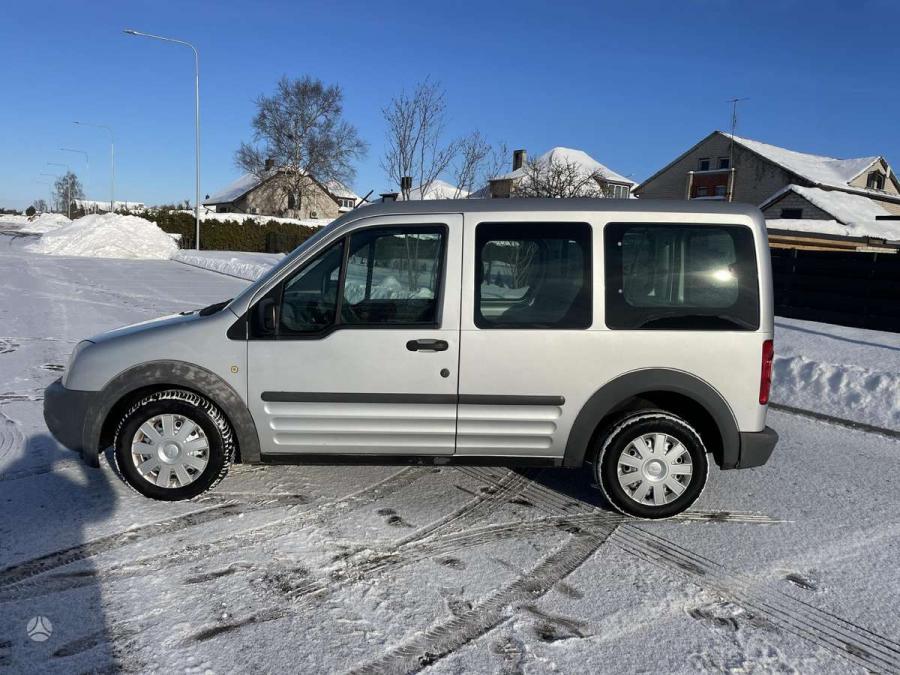 Grey Ford tourneo-connect 2010 in Siauliai, with an engine capacity of 1.75 L and mileage of 200 thousand km for 2850 €, photo 2 on AUTOMOTO.COM.LV