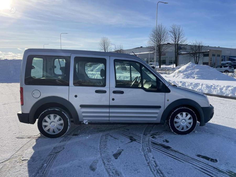 Grey Ford tourneo-connect 2010 in Siauliai, with an engine capacity of 1.75 L and mileage of 200 thousand km for 2850 €, photo 6 on AUTOMOTO.COM.LV