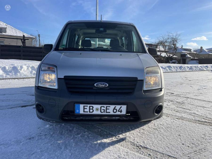 Grey Ford tourneo-connect 2010 in Siauliai, with an engine capacity of 1.75 L and mileage of 200 thousand km for 2850 €, photo 8 on AUTOMOTO.COM.LV