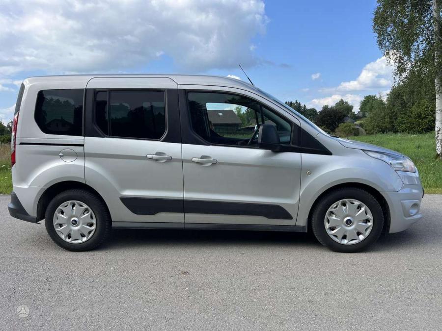 Grey Ford tourneo-connect 2014 in Plunge, with an engine capacity of 1.56 L and mileage of 156 thousand km for 6500 €, photo 7 on AUTOMOTO.COM.LV