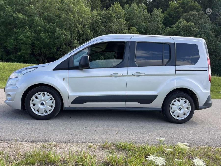 Grey Ford tourneo-connect 2014 in Plunge, with an engine capacity of 1.56 L and mileage of 156 thousand km for 6500 €, photo 8 on AUTOMOTO.COM.LV