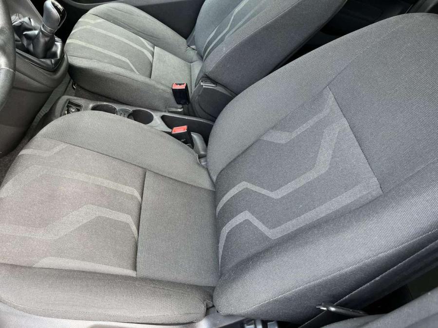 Grey Ford tourneo-connect 2014 in Plunge, with an engine capacity of 1.56 L and mileage of 156 thousand km for 6500 €, photo 15 on AUTOMOTO.COM.LV