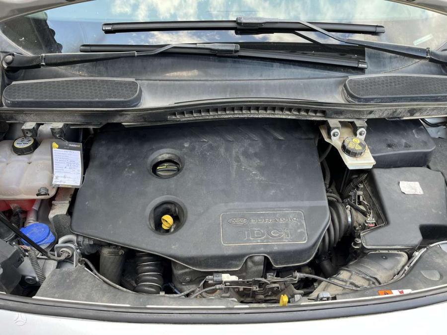 Grey Ford tourneo-connect 2014 in Plunge, with an engine capacity of 1.56 L and mileage of 156 thousand km for 6500 €, photo 19 on AUTOMOTO.COM.LV