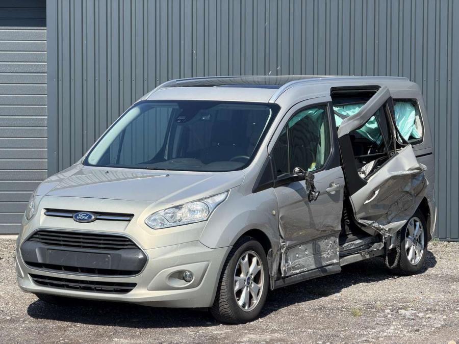 Pelēks Ford tourneo-connect 2016 Kauņa, ar dzinēja tilpumu 1.50 L un nobraukumu 369 tūkst. km par 3200 €, foto 4 vietnē AUTOMOTO.COM.LV