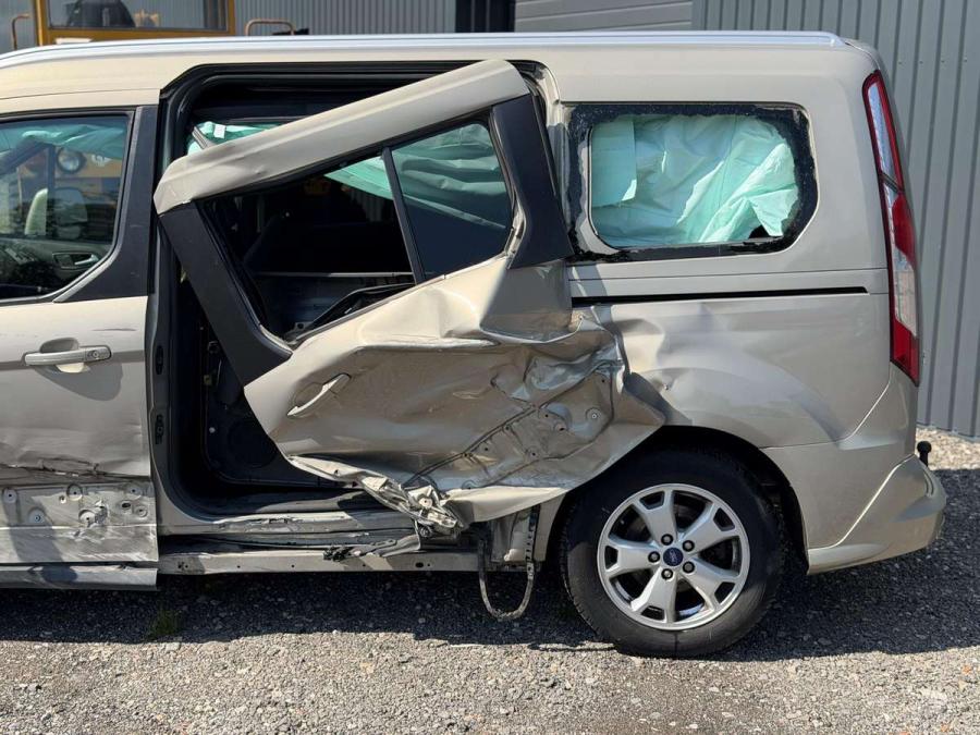 Pelēks Ford tourneo-connect 2016 Kauņa, ar dzinēja tilpumu 1.50 L un nobraukumu 369 tūkst. km par 3200 €, foto 6 vietnē AUTOMOTO.COM.LV