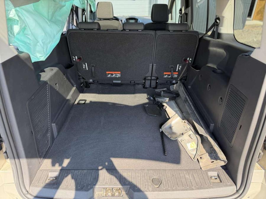 Pelēks Ford tourneo-connect 2016 Kauņa, ar dzinēja tilpumu 1.50 L un nobraukumu 369 tūkst. km par 3200 €, foto 12 vietnē AUTOMOTO.COM.LV