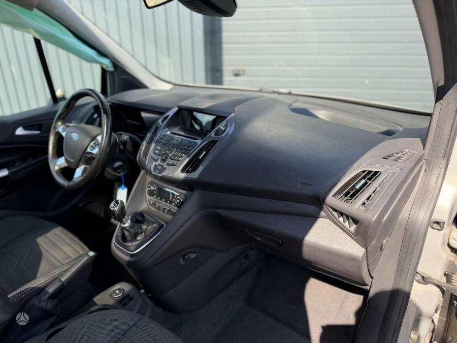 Pelēks Ford tourneo-connect 2016 Kauņa, ar dzinēja tilpumu 1.50 L un nobraukumu 369 tūkst. km par 3200 €, foto 15 vietnē AUTOMOTO.COM.LV