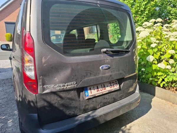 Grey Ford tourneo-connect 2019 in Kaunas, with an engine capacity of 1.00 L and mileage of 175 thousand km for 3650 €, photo 3 on AUTOMOTO.COM.LV