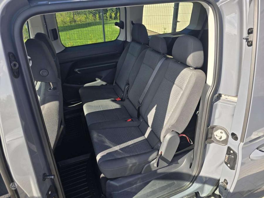 Grey Ford tourneo-connect 2024 in Vilnius, with an engine capacity of 1.50 L and mileage of 87 thousand km for 24500 €, photo 19 on AUTOMOTO.COM.LV