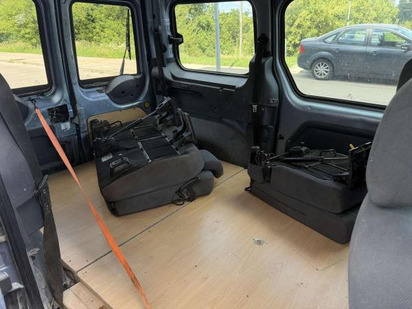 Ford tourneo-connect 2007 Viļņa, ar dzinēja tilpumu 0.00 L un nobraukumu 263 tūkst. km par 500 €, foto 7 vietnē AUTOMOTO.COM.LV