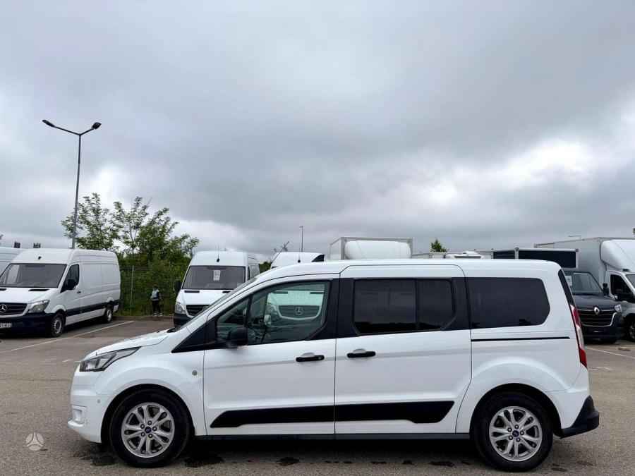 White Ford tourneo-connect 2021 in Vilnius, with an engine capacity of 1.50 L and mileage of 116 thousand km for 16900 €, photo 10 on AUTOMOTO.COM.LV