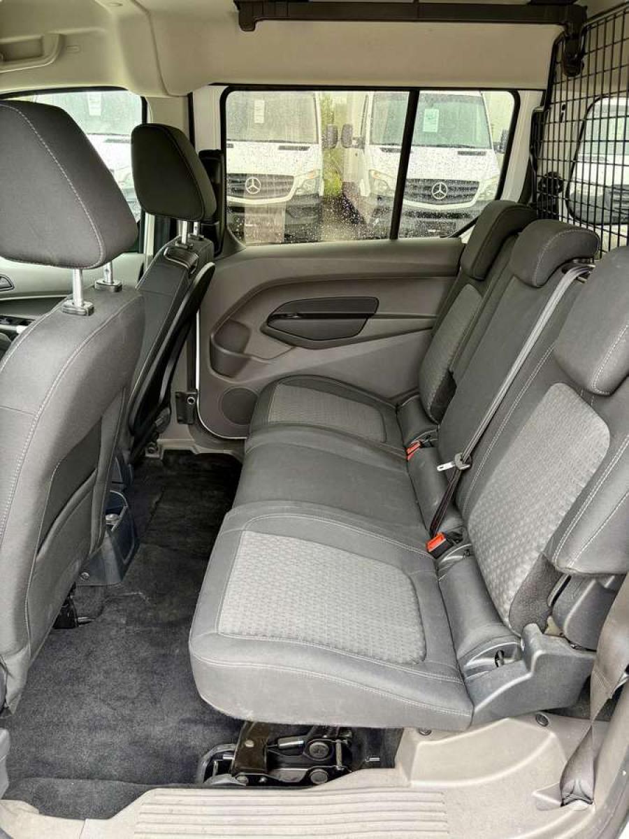White Ford tourneo-connect 2021 in Vilnius, with an engine capacity of 1.50 L and mileage of 116 thousand km for 16900 €, photo 17 on AUTOMOTO.COM.LV