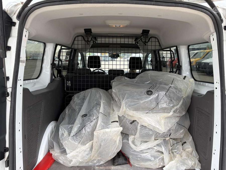 White Ford tourneo-connect 2021 in Vilnius, with an engine capacity of 1.50 L and mileage of 116 thousand km for 16900 €, photo 31 on AUTOMOTO.COM.LV
