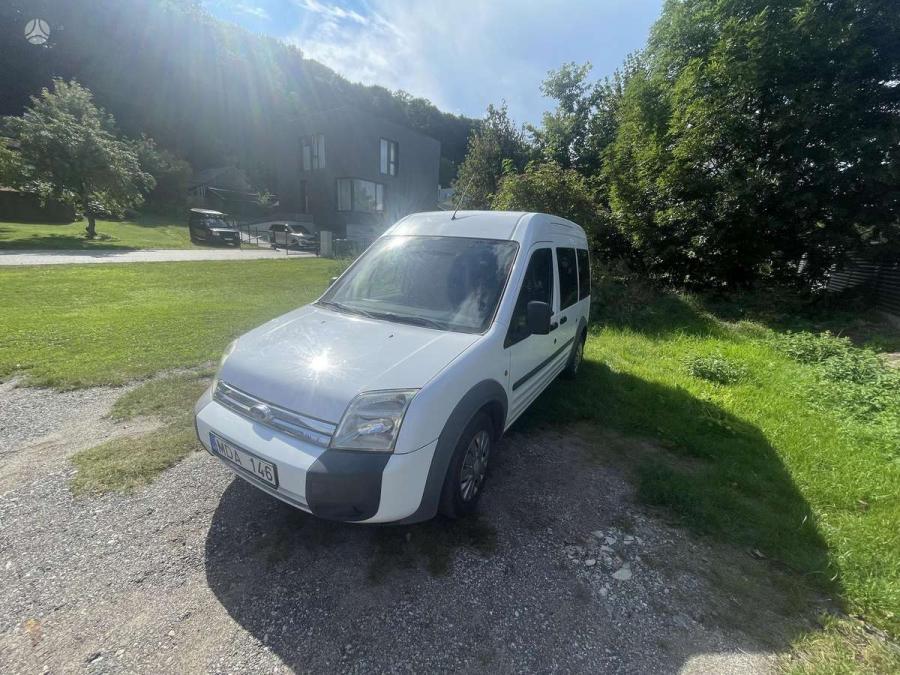 White Ford tourneo-connect 2008 in Kaunas, with an engine capacity of 1.75 L and mileage of 255 thousand km for 3500 €, photo 1 on AUTOMOTO.COM.LV