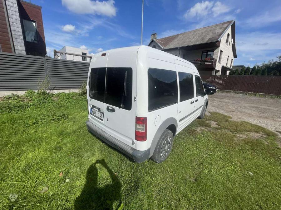White Ford tourneo-connect 2008 in Kaunas, with an engine capacity of 1.75 L and mileage of 255 thousand km for 3500 €, photo 5 on AUTOMOTO.COM.LV