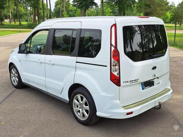 White Ford tourneo-connect 2014 in Taurage, with an engine capacity of 1.56 L and mileage of 250 thousand km for 5800 €, photo 3 on AUTOMOTO.COM.LV