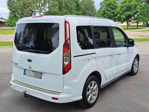 White Ford tourneo-connect 2014 in Taurage, with an engine capacity of 1.56 L and mileage of 250 thousand km for 5800 €, photo 5 on AUTOMOTO.COM.LV