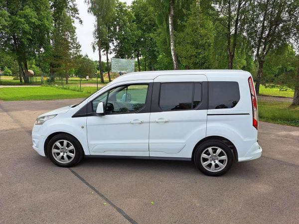 White Ford tourneo-connect 2014 in Taurage, with an engine capacity of 1.56 L and mileage of 250 thousand km for 5800 €, photo 6 on AUTOMOTO.COM.LV