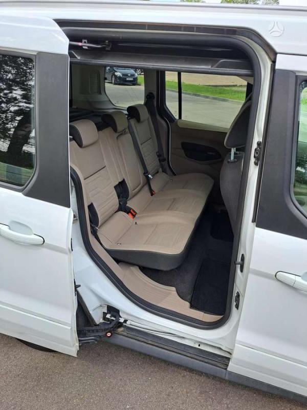 White Ford tourneo-connect 2014 in Taurage, with an engine capacity of 1.56 L and mileage of 250 thousand km for 5800 €, photo 10 on AUTOMOTO.COM.LV