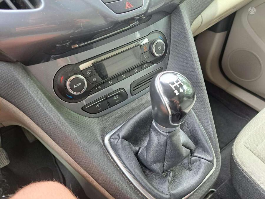 Balts Ford tourneo-connect 2014 Tauragė, ar dzinēja tilpumu 1.56 L un nobraukumu 250 tūkst. km par 5800 €, foto 17 vietnē AUTOMOTO.COM.LV